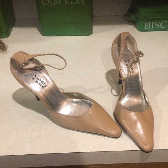 Valley Lane | Shoes | Nwot Womens Camel Color Heels Heel Is 35 | Poshmark